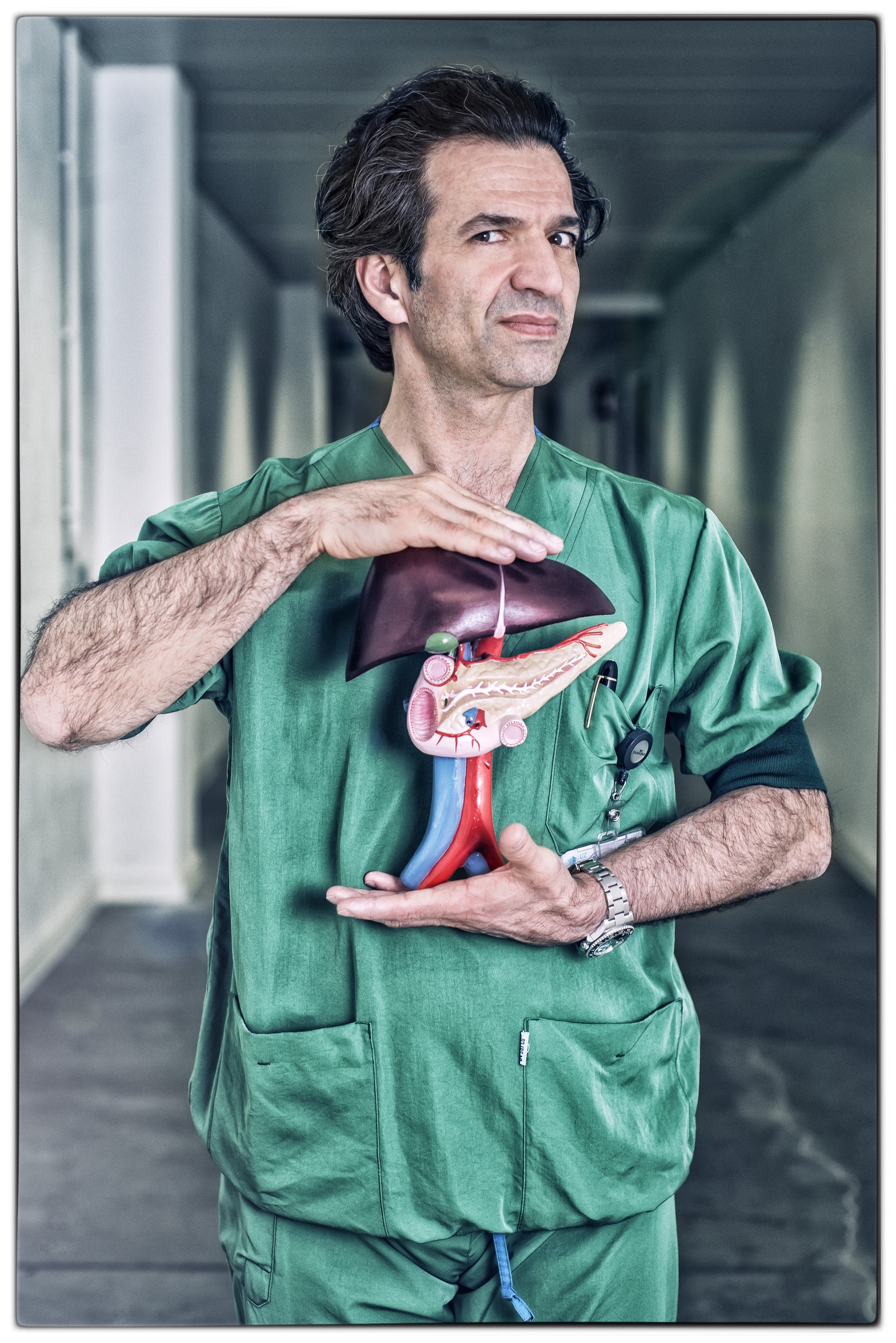 'Topdokter' Baki Topal: "Ook wij zijn maar fragiele mensen" | De Morgen