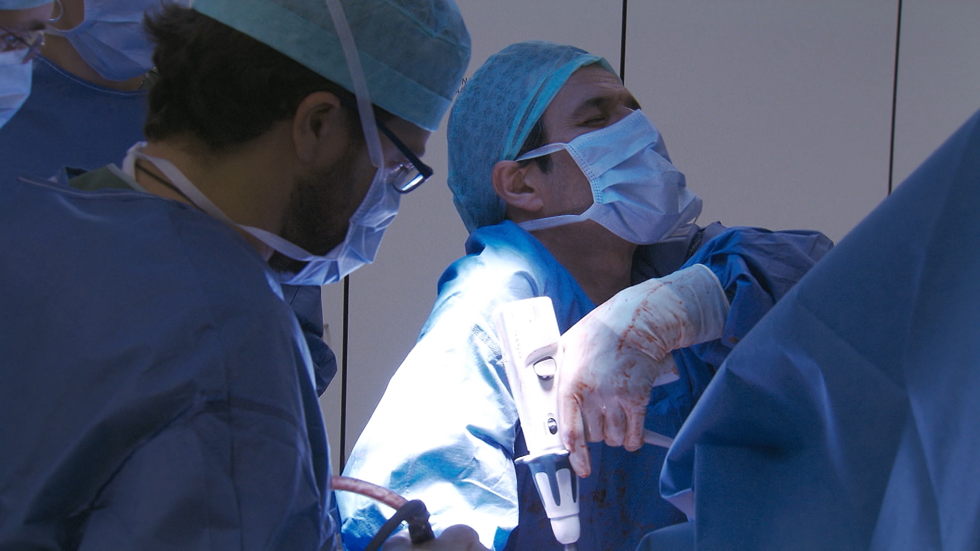 'Topdokter' Baki Topal: "Ook wij zijn maar fragiele mensen" | De Morgen