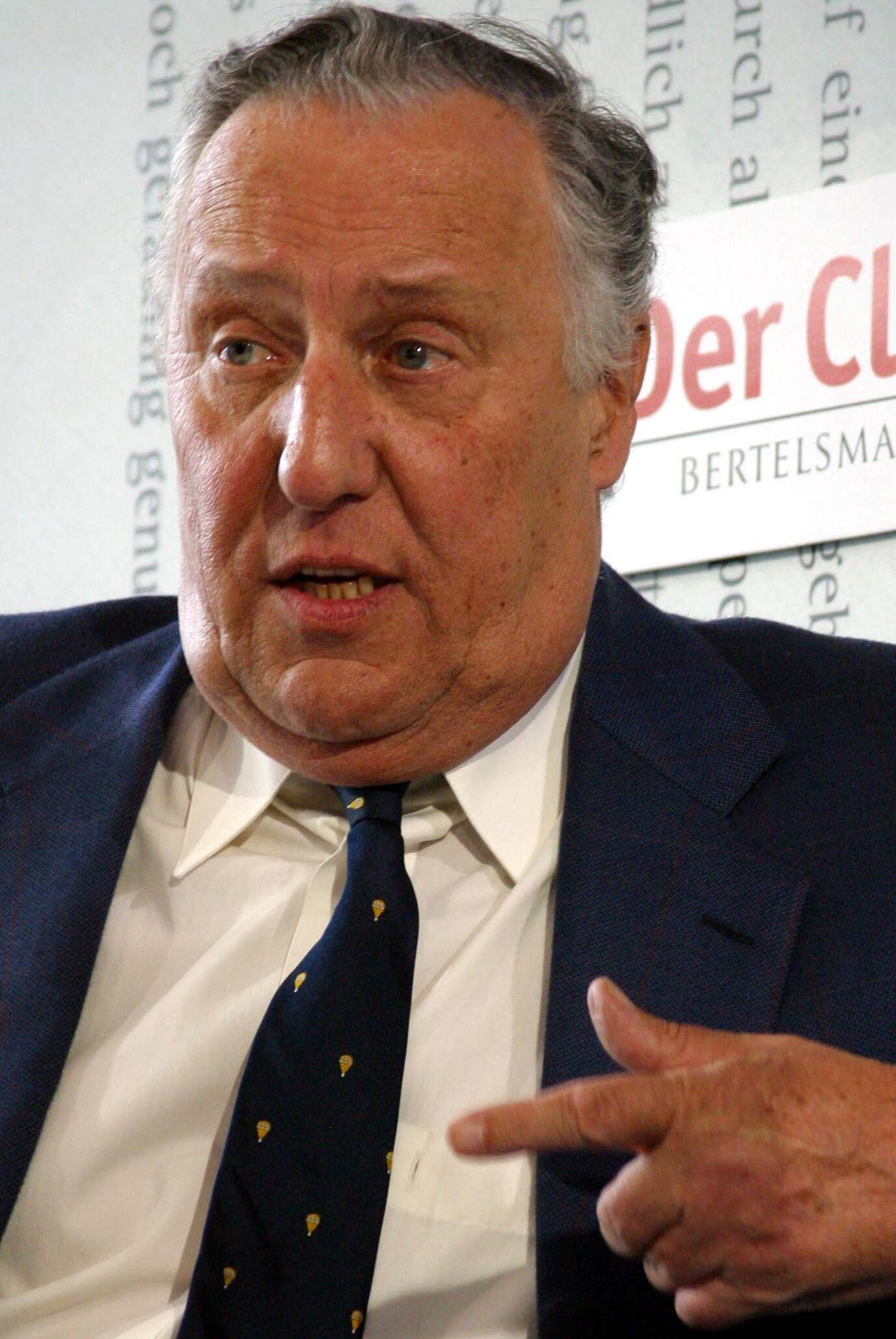 Wereldberoemde auteur werkte jarenlang als geheim agent | De Morgen