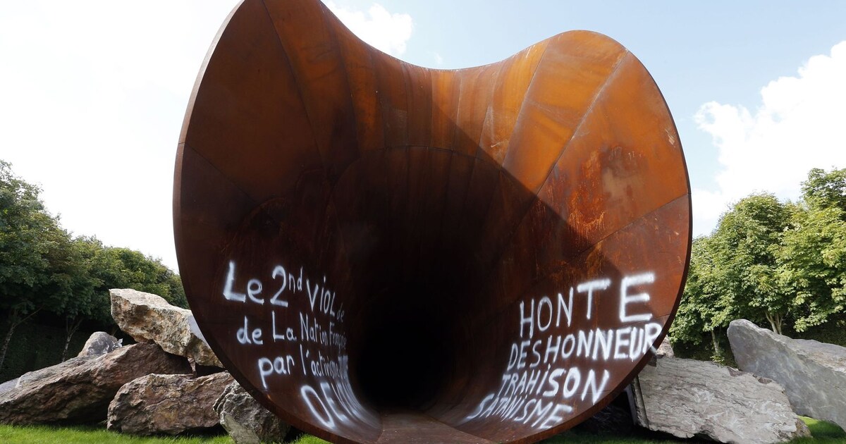 "U verdient geld over de rug van vermoorde kinderen" | De Morgen