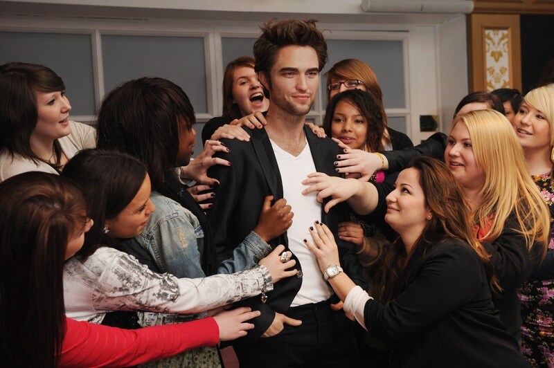 Knappe lookalike Robert Pattinson bij Madame Tussauds | De Morgen