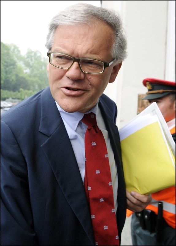 De Clerck versnelt procedure voor enkelbanden | De Morgen