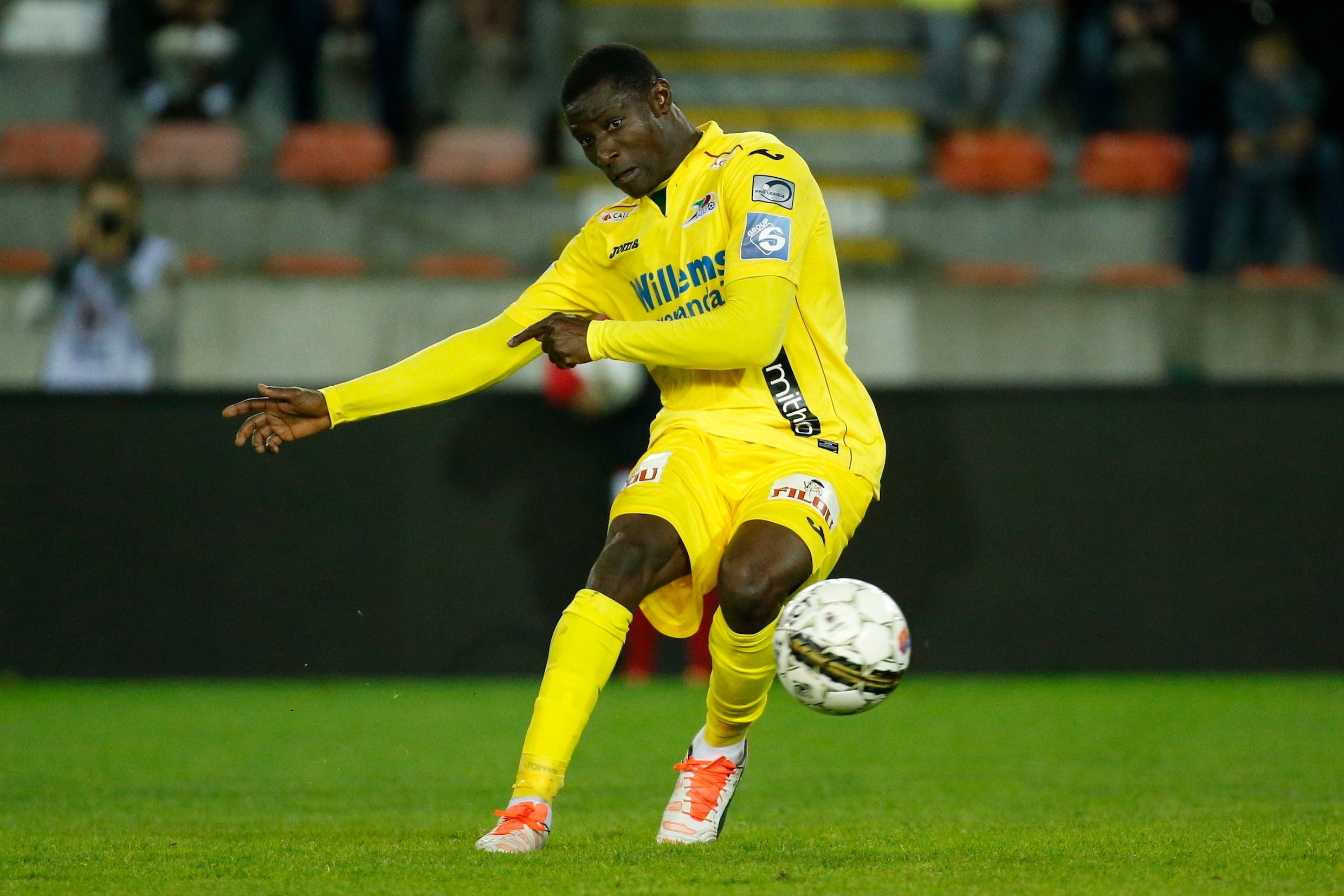 Joseph Akpala: "Juichen na goal tegen Club? Nooit!" | De Morgen