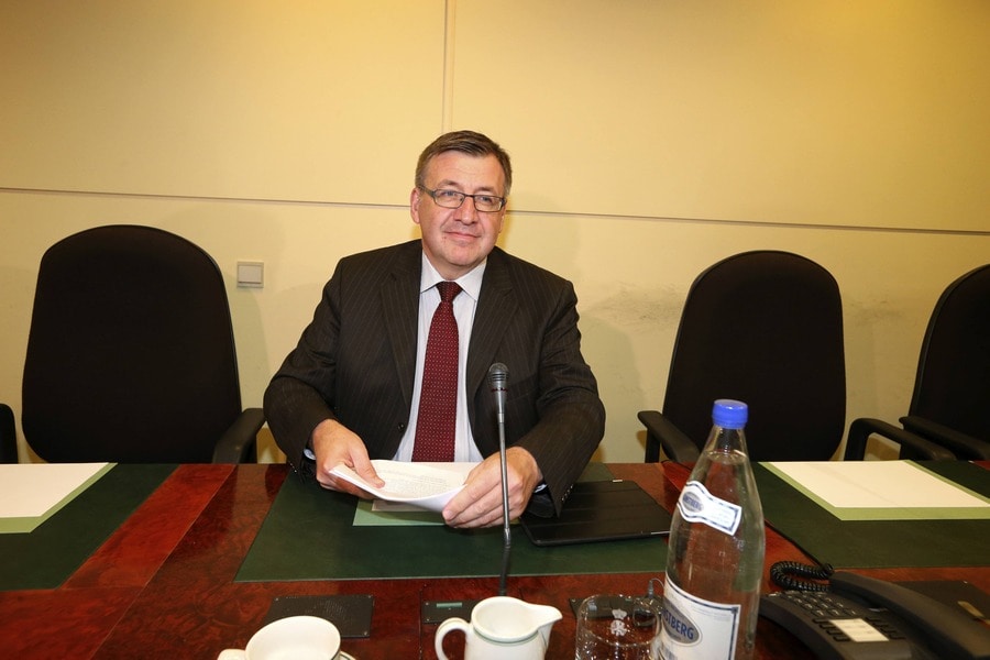 Kris Peeters haalt opnieuw uit naar Luc Coene | De Morgen