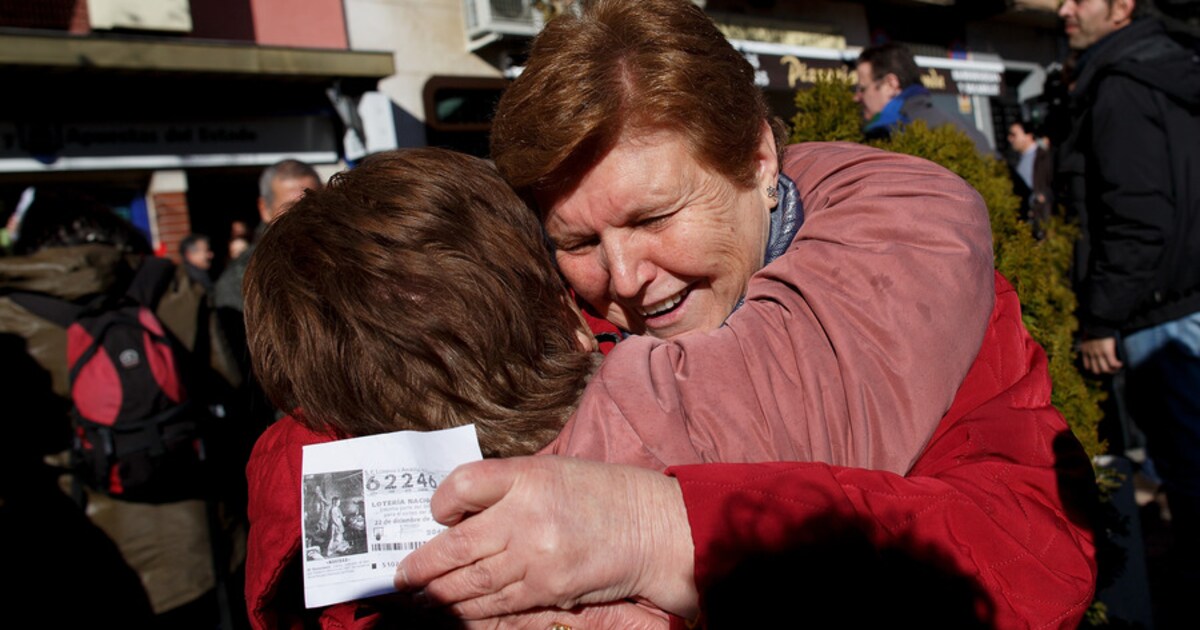 Meevaller: arme Spanjaarden vallen in de prijzen met loterij | De Morgen