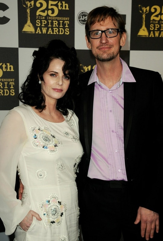 Lisa Blount uit 'An Officer and a Gentleman' overleden | De Morgen