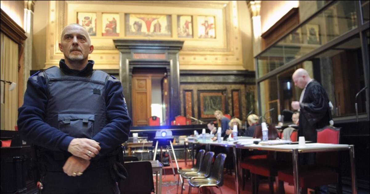 Medeleerlingen politieschool en vrienden vol lof over Kitty | De Morgen