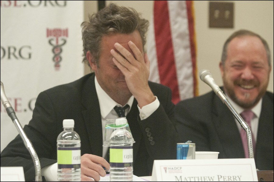 Matthew Perry (42) is jeugdig uiterlijk kwijt | De Morgen