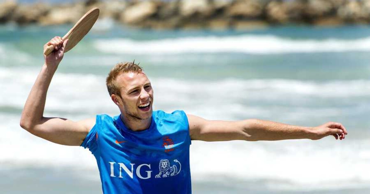 Ajax heeft jeugdinternational Mike Van der Hoorn bijna beet | De Morgen