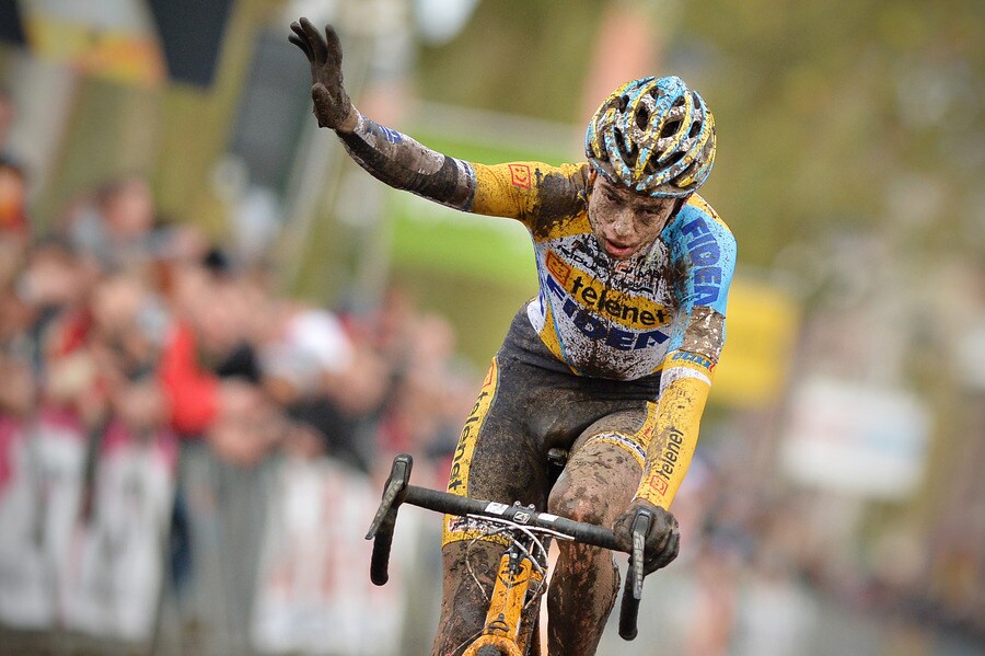 Nys heerst in Jaarmarktcross in Niel, Van Aert knap tweede | De Morgen