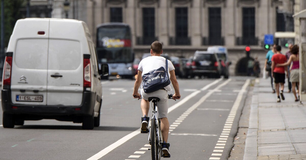 Touring: "Rijstrook ruilen voor fietspad in Brusselse Belliardstraat is ...
