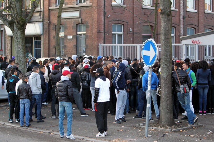 Dertigtal jongeren opgepakt na rellen in Luik | De Morgen