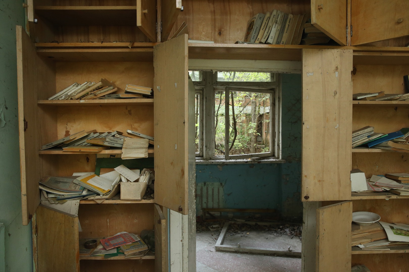 Foto's onthullen hoe vervallen spookstad er 30 jaar na ramp Tsjernobyl bijligt | De Morgen