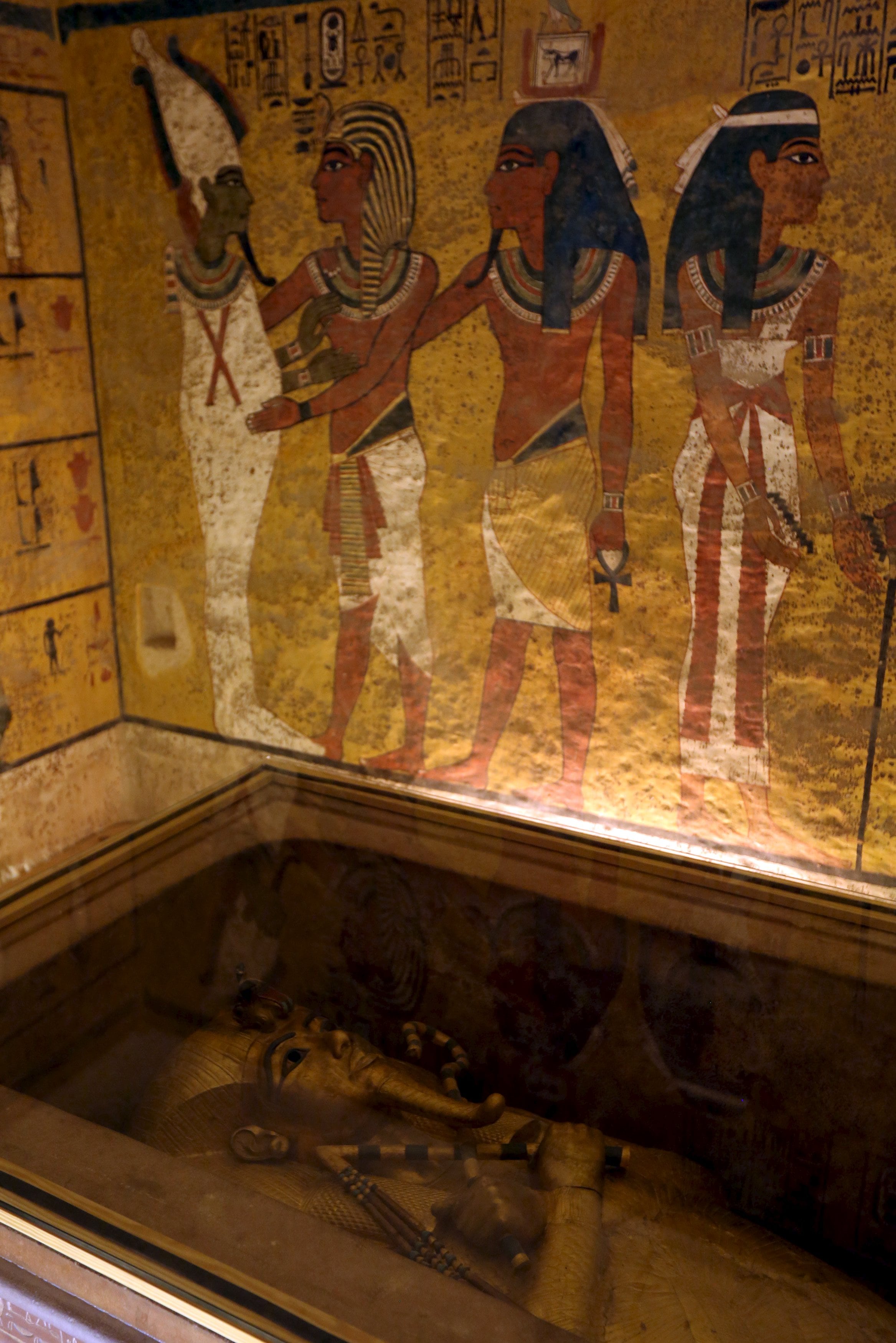 Dodenmasker Toetanchamon was tweedehands en bestemd voor Nefertiti | De ...