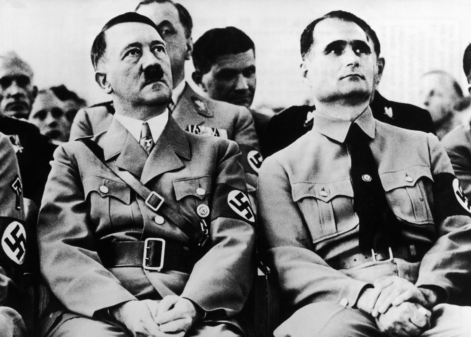 Foto's tonen Hitler als vaderfiguur voor kleinkinderen Richard Wagner ...