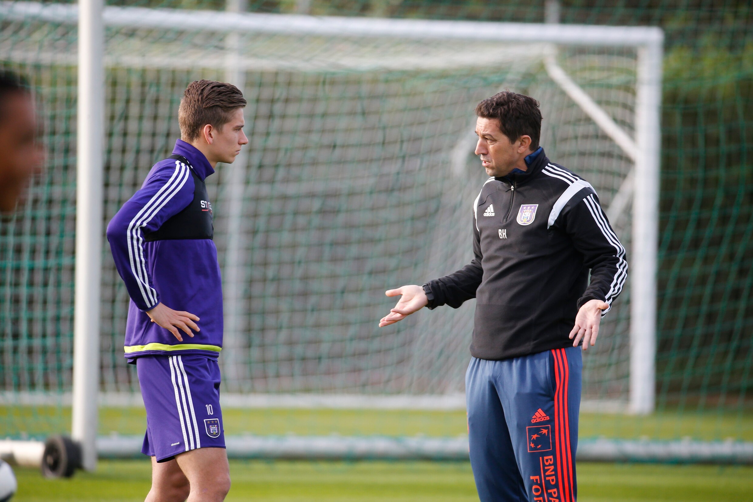 Besnik Hasi herleeft bij KV Mechelen: ‘De helft van de club twijfelde of ik wel de juiste man ...