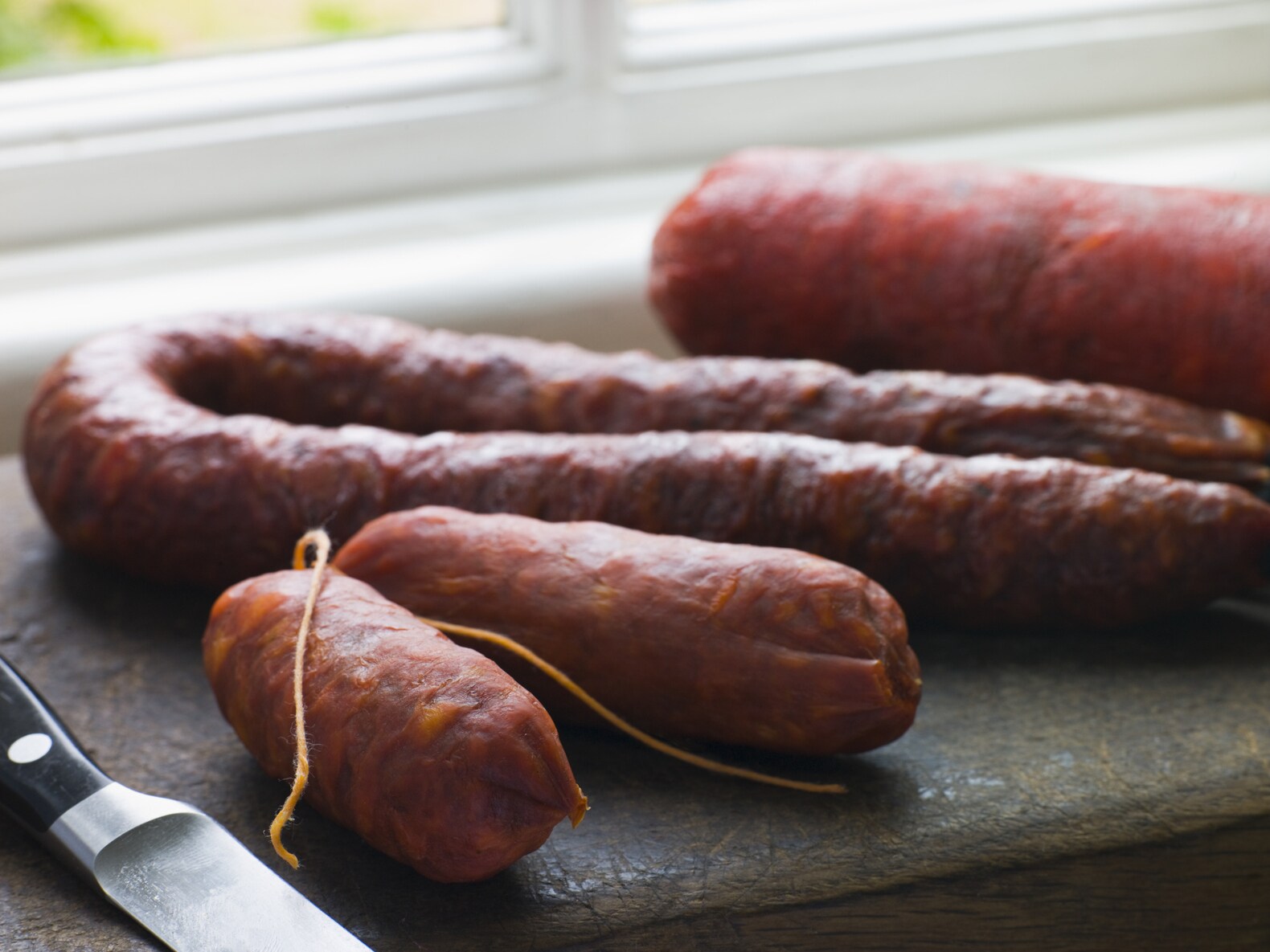 Is het erg om het velletje van de worst te eten? | De Morgen