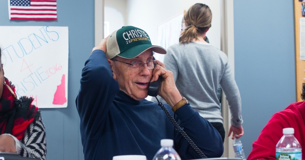 Op campagne met de vader van Chris Christie: "Ik ben het bellen ...