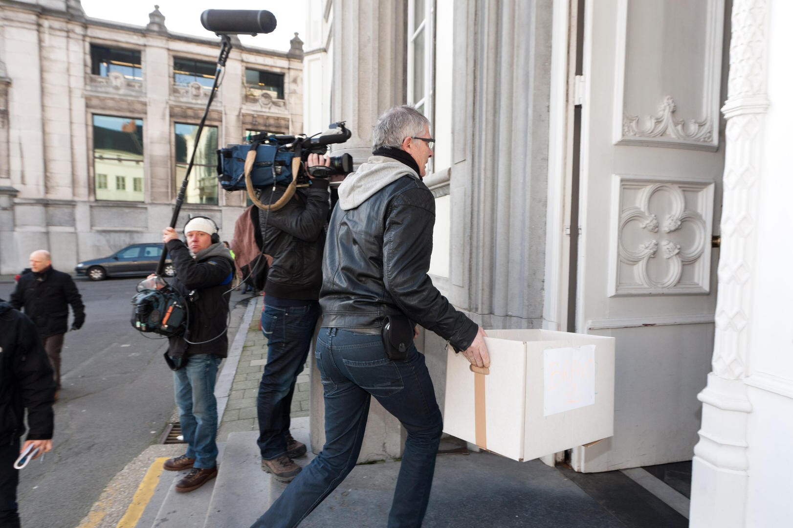 Er is wrok en wantrouwen jegens de kerk. Het badwater stinkt en het ...