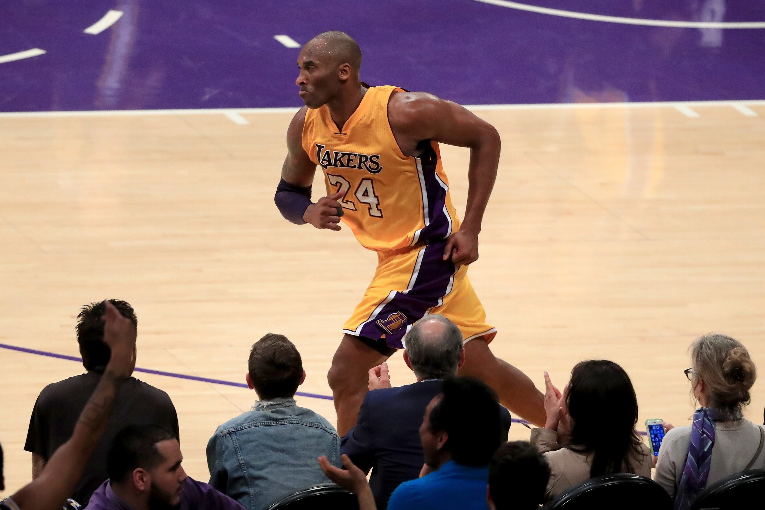 Afscheid in stijl voor 'King Kobe', die 60 (!) punten voor zijn ...