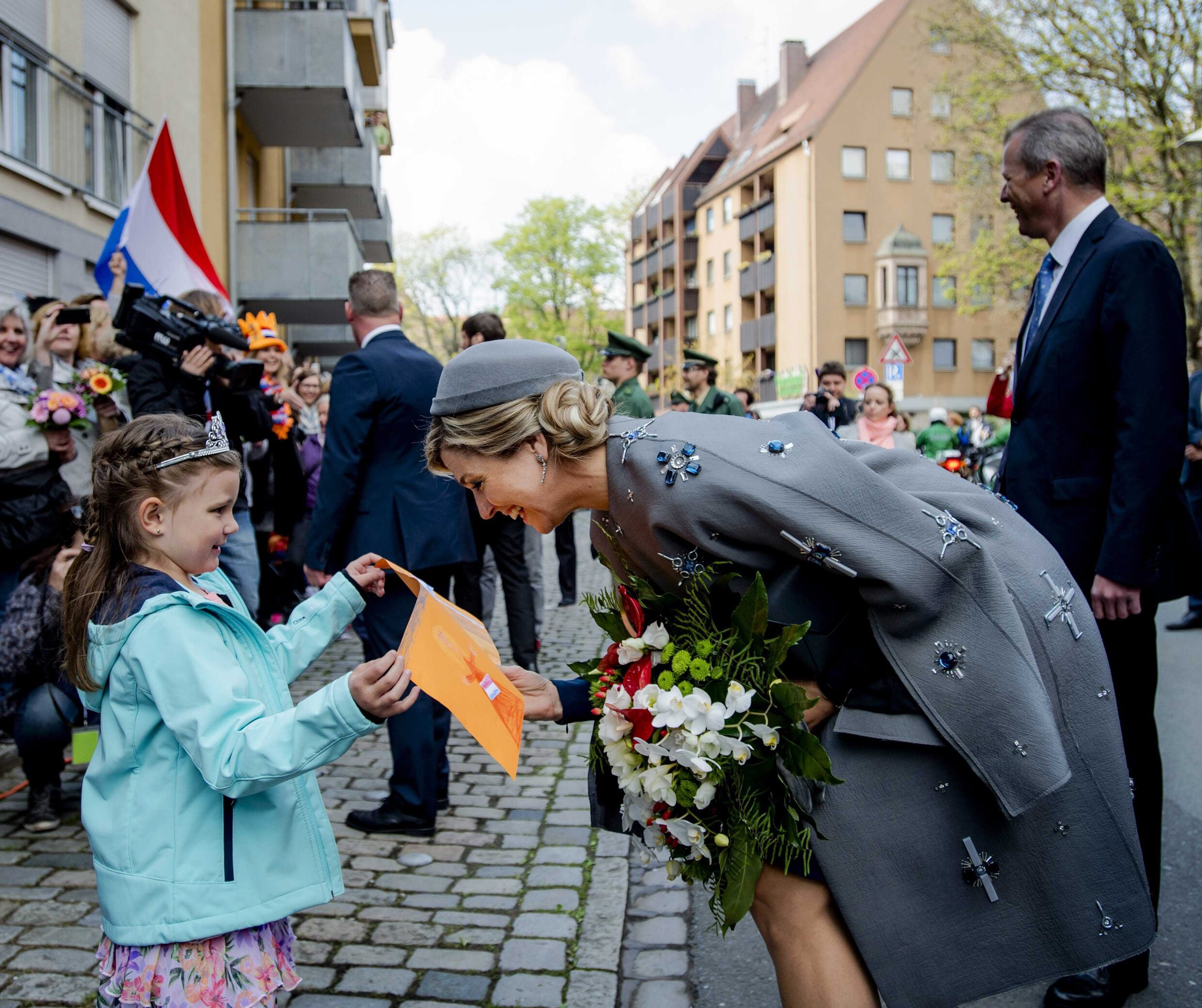 Verontwaardiging over mantel koningin Máxima in Duitsland ...