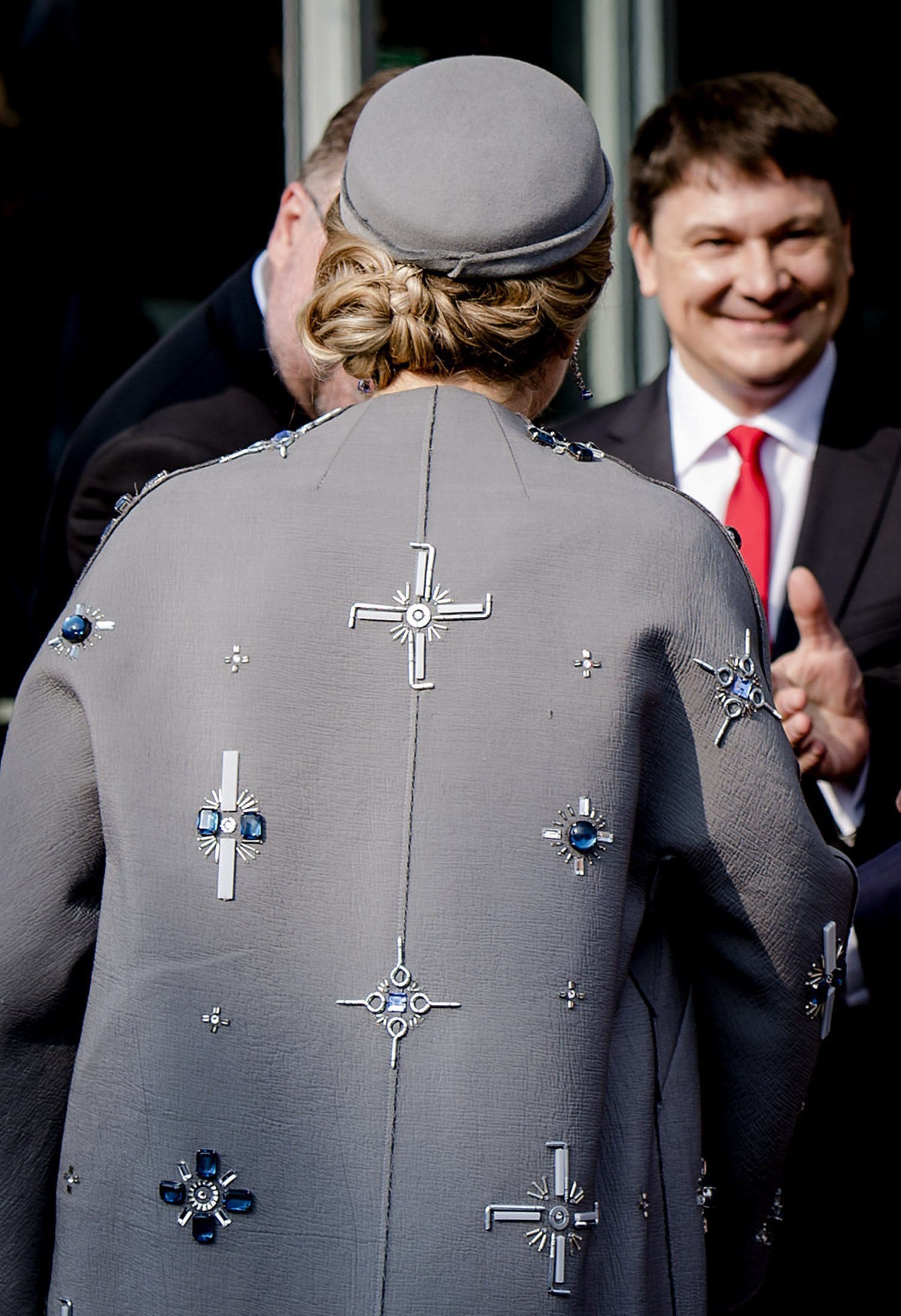 Verontwaardiging over mantel koningin Máxima in Duitsland ...