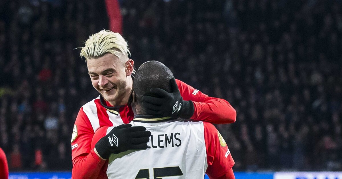 Belangrijke invalbeurt Lestienne voor PSV dat Ajax onder druk zet | De ...
