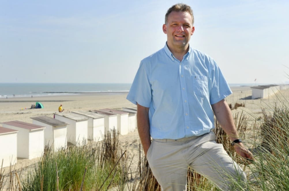 Mag je aan zee nu zwemmen of niet? | De Morgen