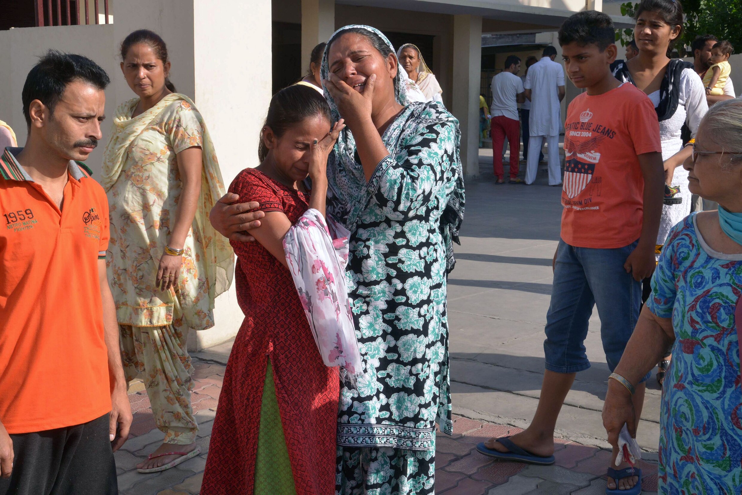 Tienduizenden rouwen om dood Indiase goeroe | De Morgen