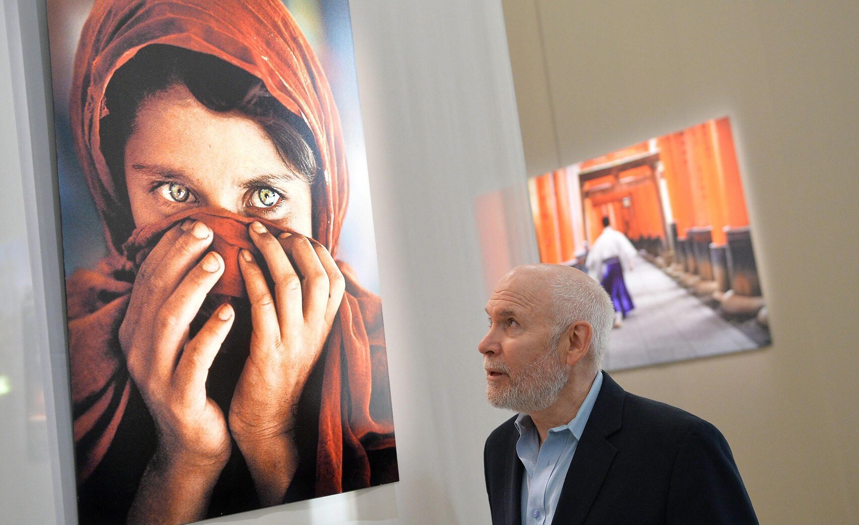 Fotojournalist Steve McCurry stelt ‘zijn wereld’ tentoon in Antwerpen ...