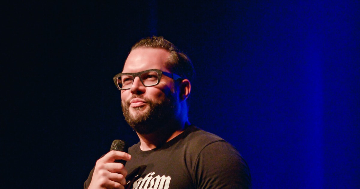 Alex Agnew: "Als comedian heb ik pas echt geleerd te studeren" | De Morgen