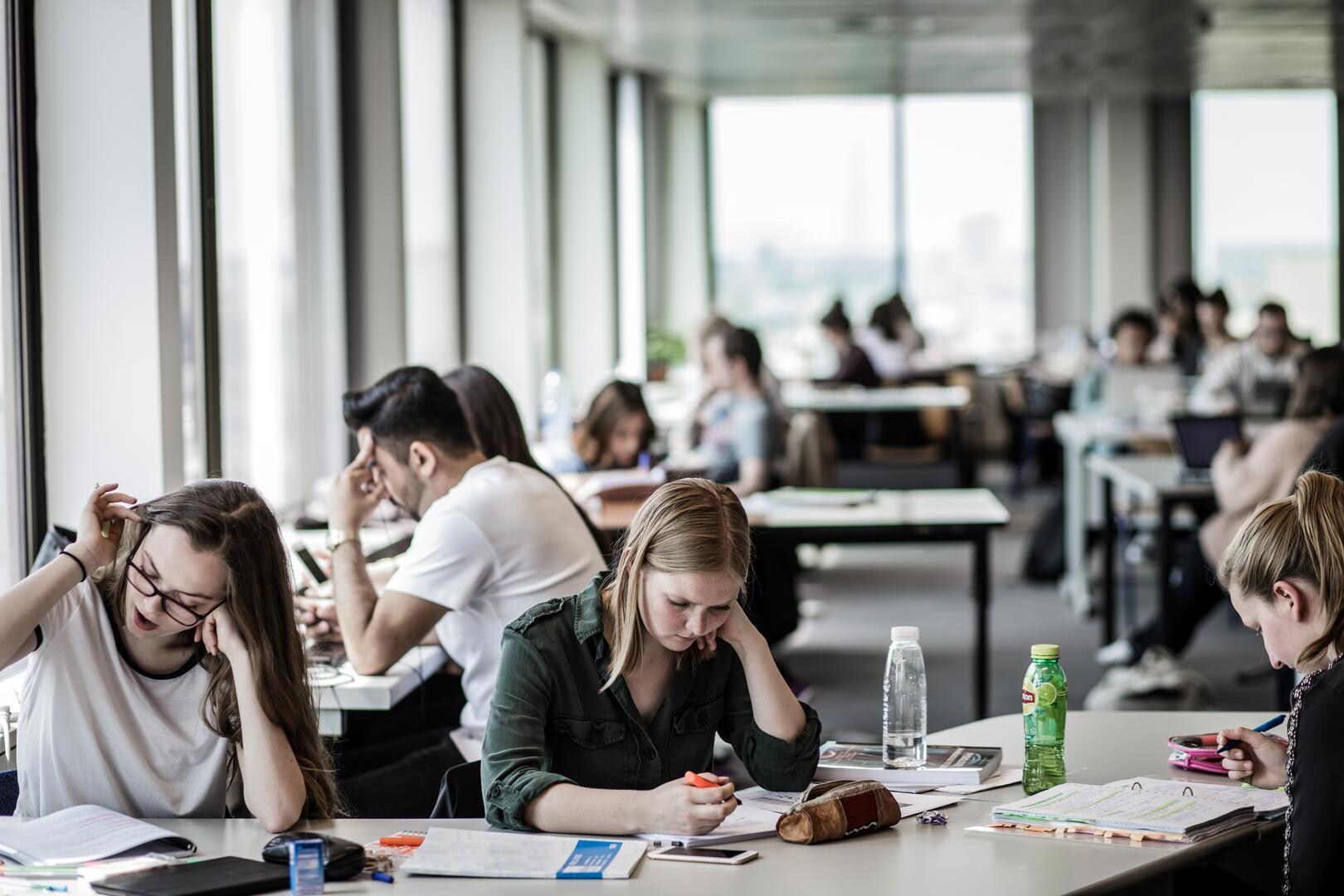 Beste professor, wij werken om later ook aan de slag te kunnen met het ...