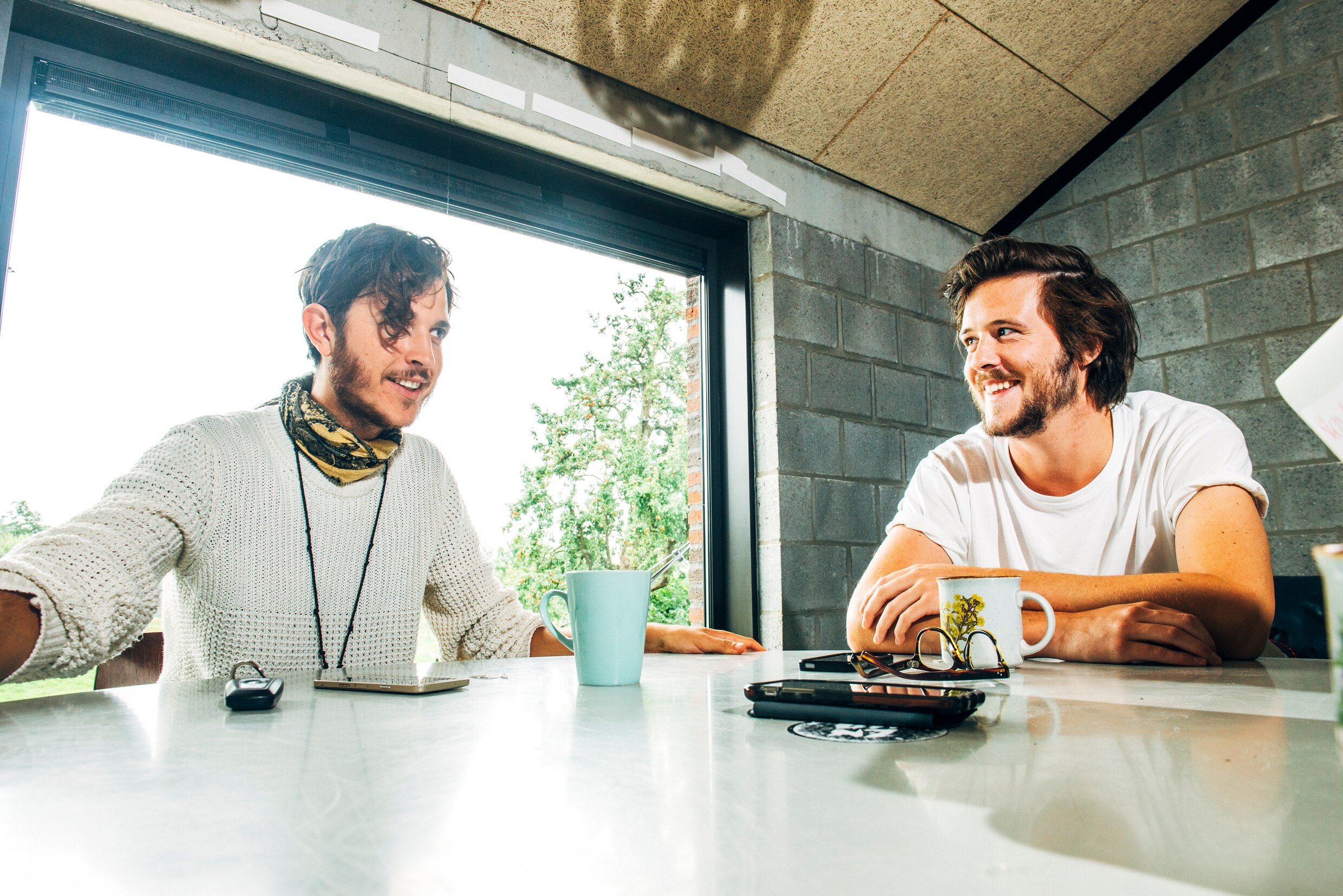 Bazart en Oscar and the Wolf: "Dat we muziek voor meisjes maken, is een ...