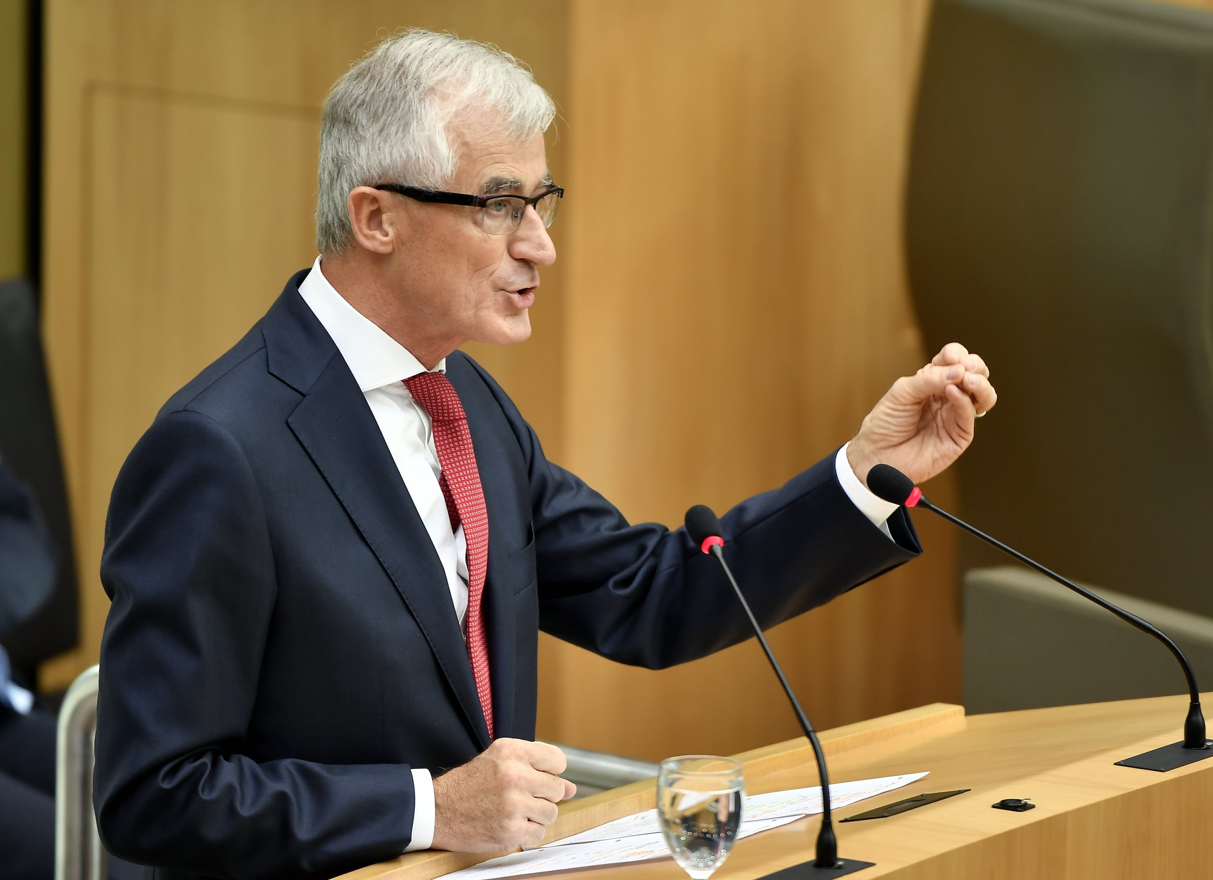 Politiek reageert op massa-ontslag ING: "Een vuist maken tegen deze ...