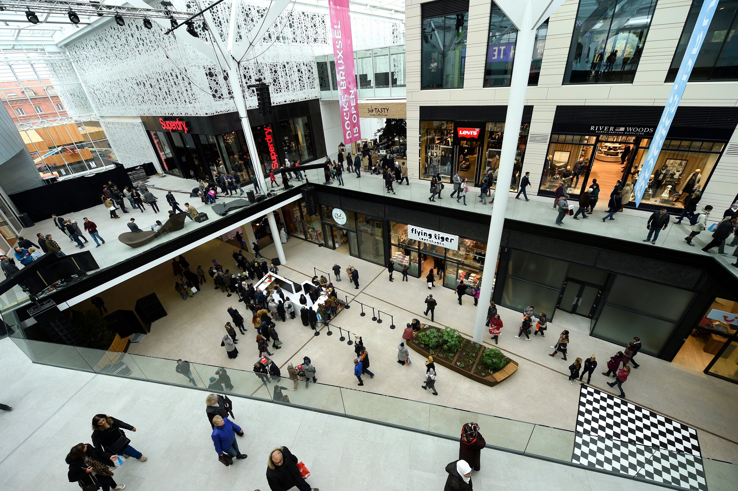 Docks Bruxsel shoppingcenter even geëvacueerd voor oefening | De Morgen