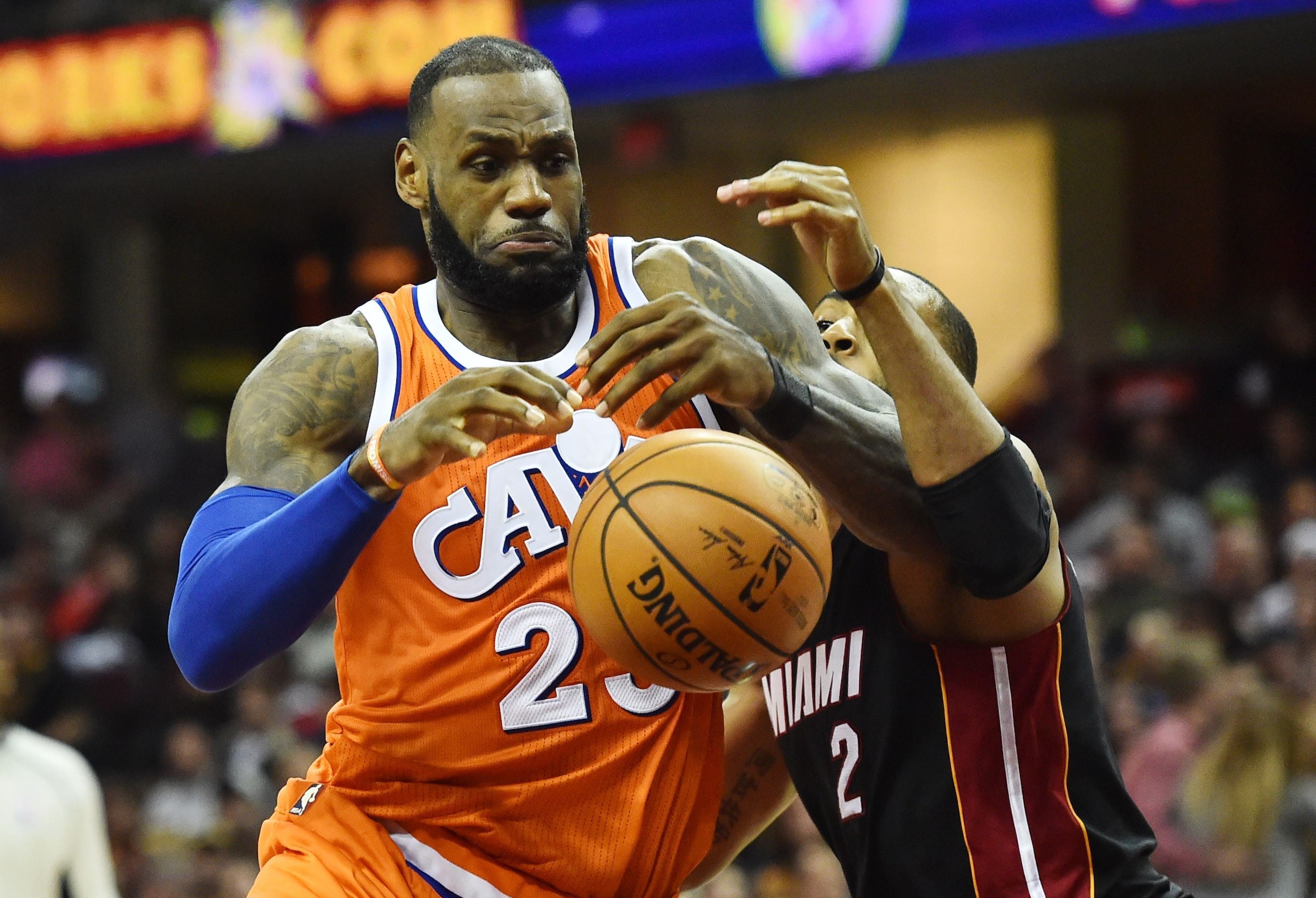 LeBron James toont geen genade voor ex-team Miami Heat | De Morgen