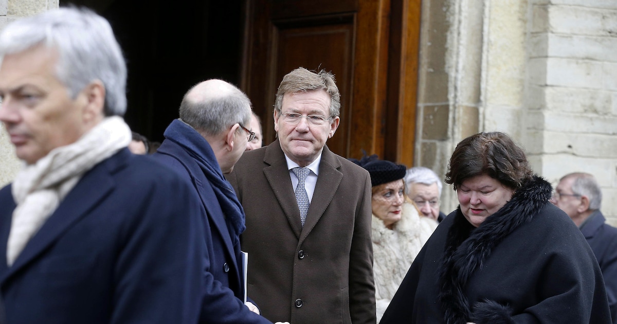 Toppolitici wonen staatsbegrafenis Luc Coene bij | De Morgen