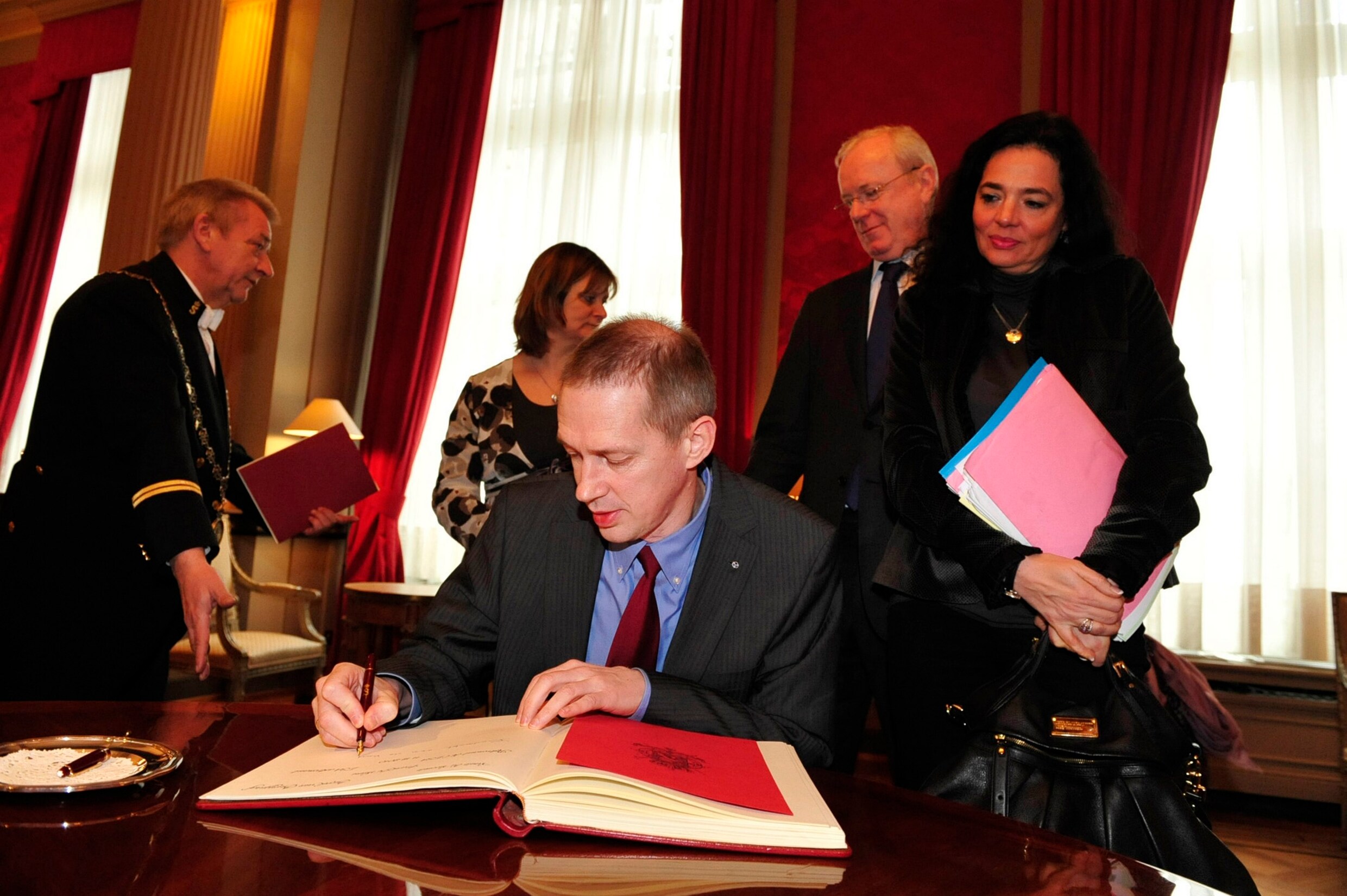 Defraigne leidt opnieuw de MR-fractie in de Senaat | De Morgen