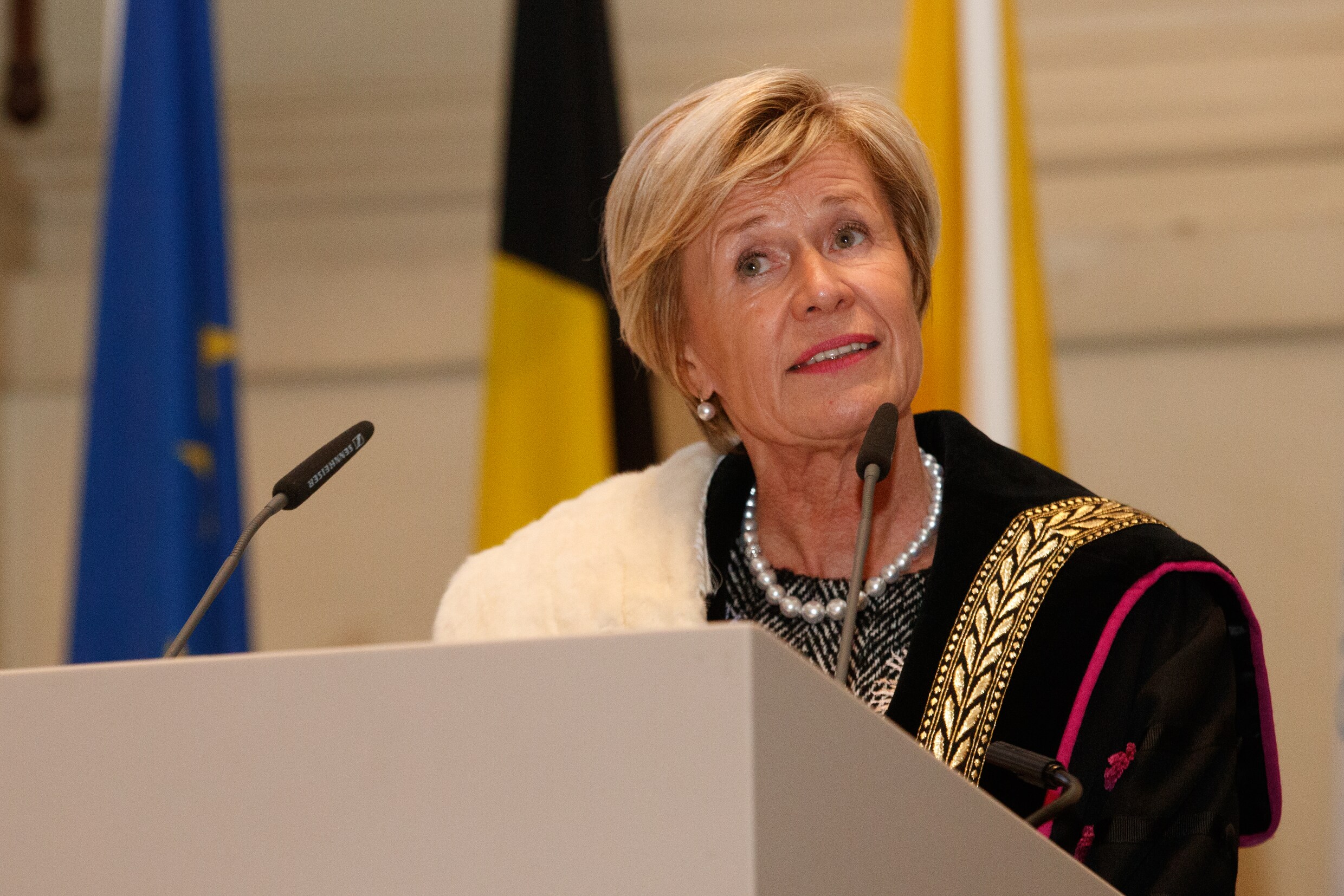 Groep in loge zet druk op rector UGent: "Neem niet deel aan verkiezing ...