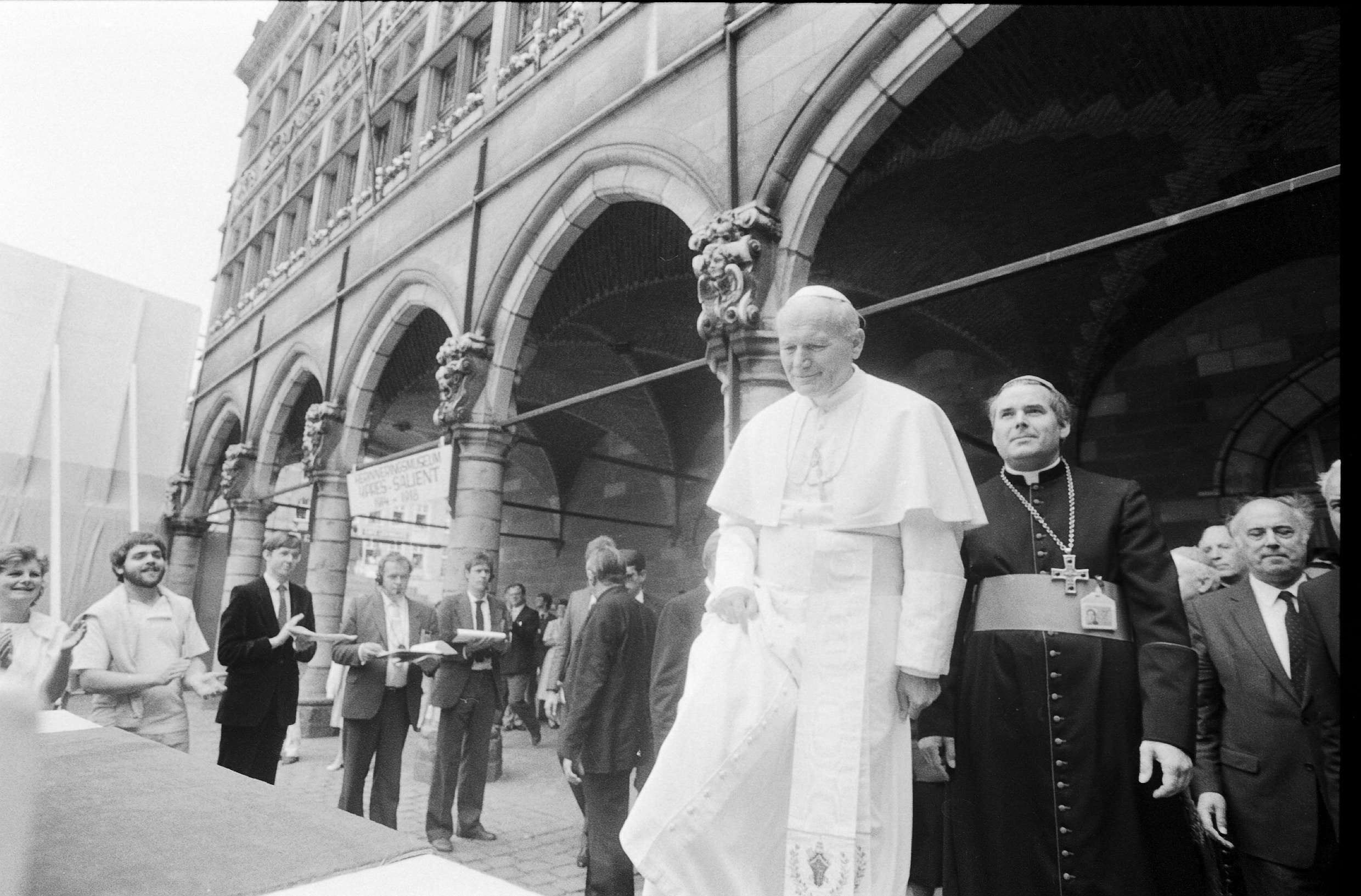 Biografie bisschop Roger Vangheluwe (73) | De Morgen