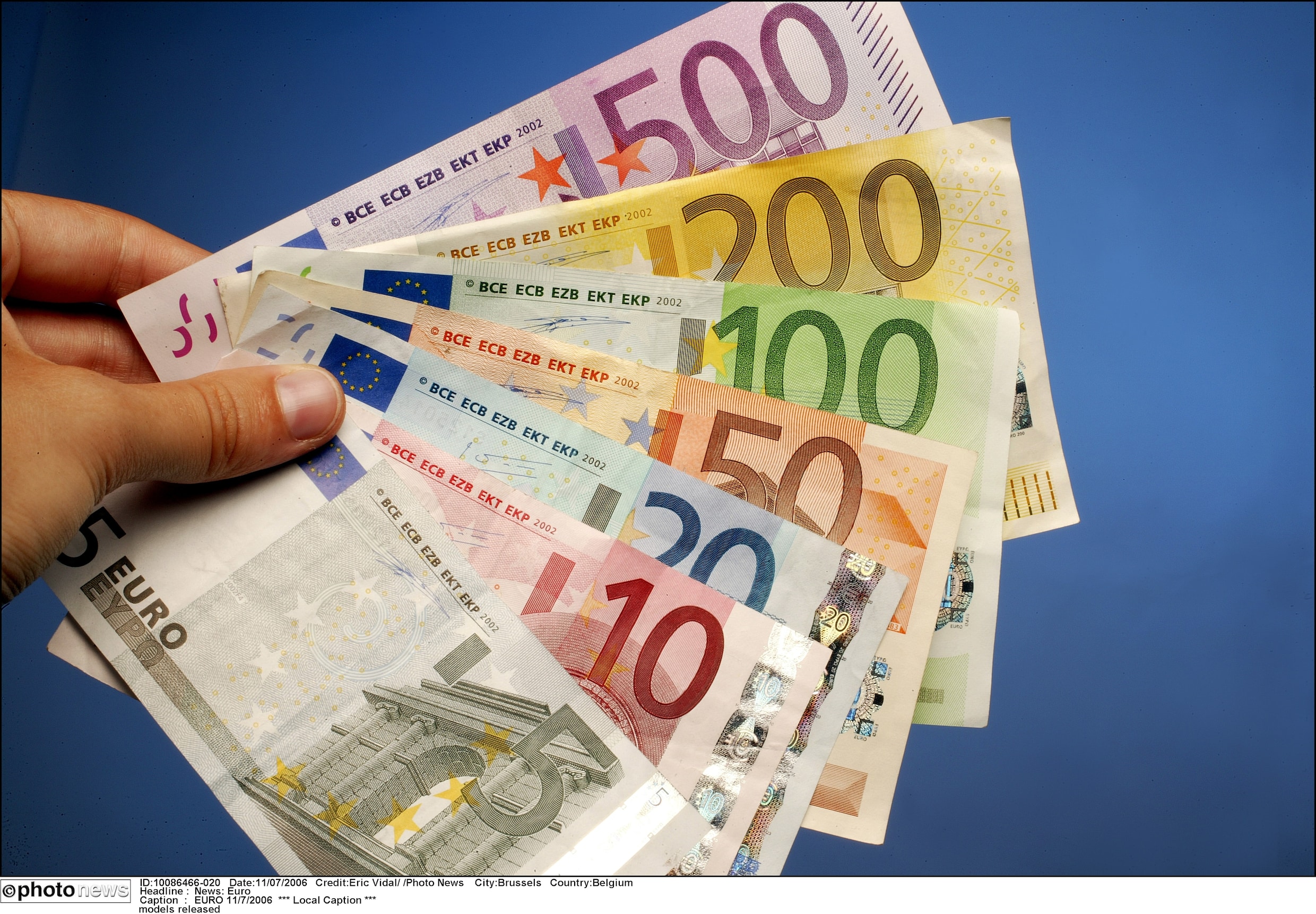 Oplichters hebben machine die vals geld in echt geld omtovert | De Morgen